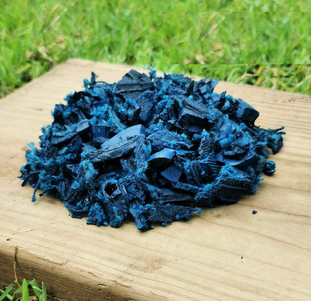 Safety Play Blue Rubber Chippings (Rubber Mulch UK / Play Bark ...