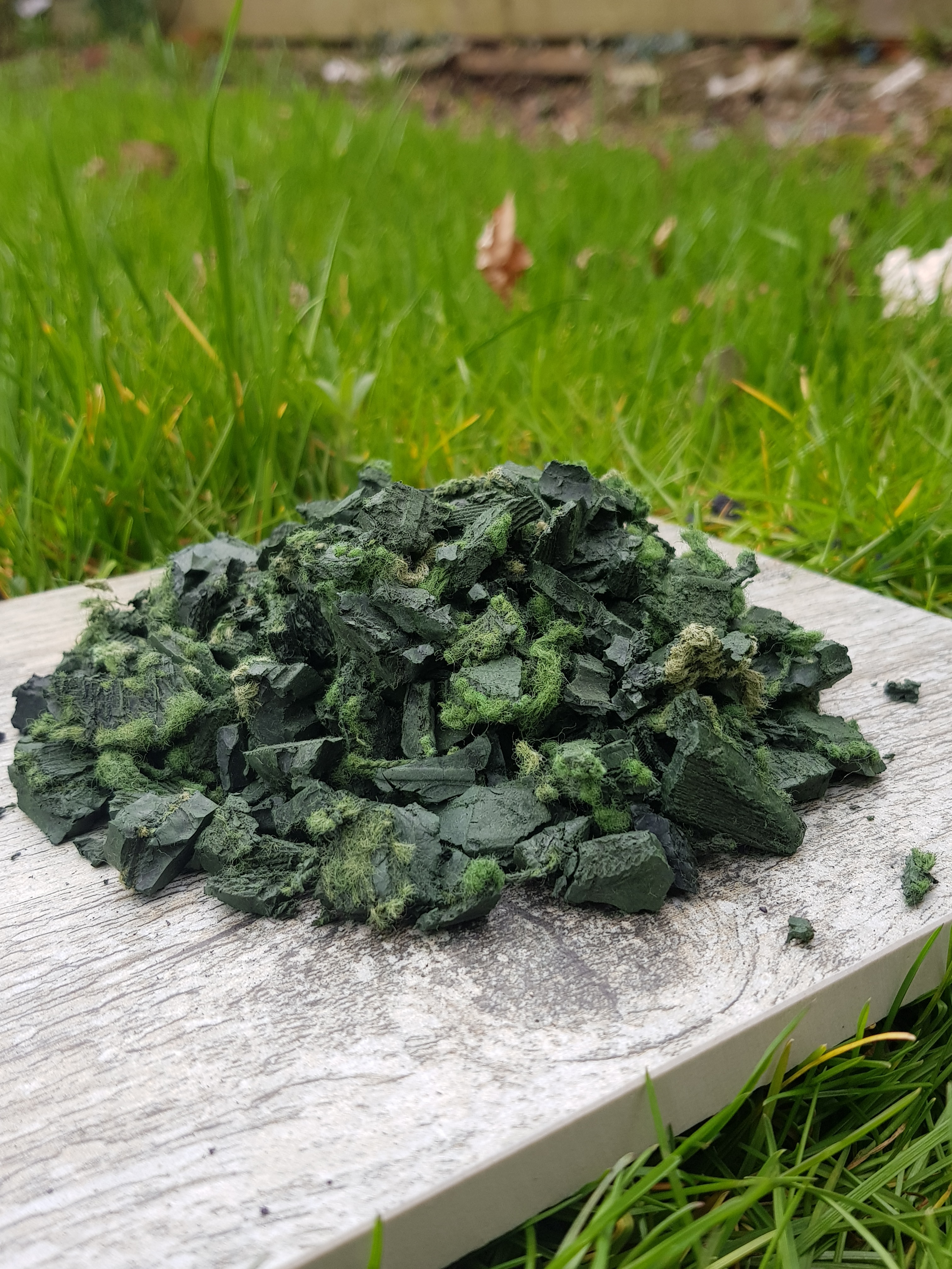 Safety Play Green Rubber Chippings (Rubber Mulch UK / Play Bark ...